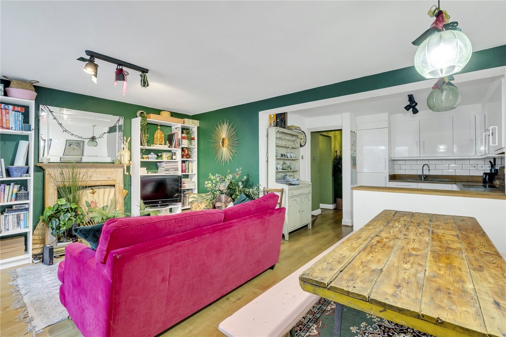 Boscombe Road, London, 2 bedroom, Terraced Flat